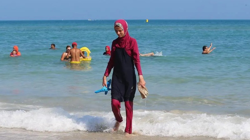 बुर्किनी पहनकर नहीं नहा सकेंगी मुस्लिम महिलाएँ, फ्रांस में कोर्ट ने ...