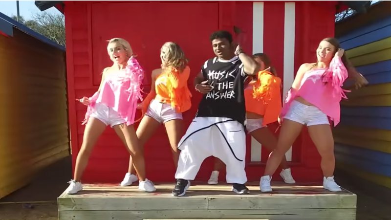 'हरे रामा, हरे कृष्णा' का जाप और बिकनी में नाचती लड़कियाँ: DSP के खिलाफ FIR