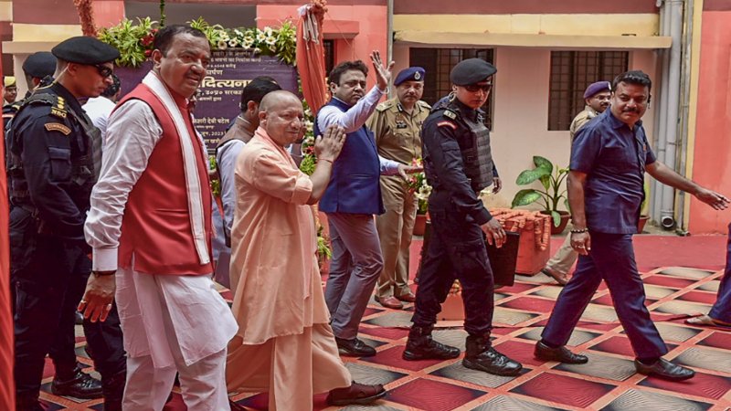 'योगी जी ने सपना पूरा किया': प्रयागराज में 76 गरीब परिवारों को मिली घर ...