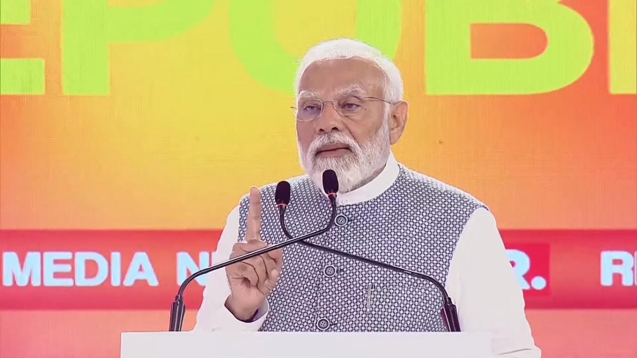 प्रधानमंत्री नरेंद्र मोदी ने पिछले 75 दिनों का रखा रिपोर्ट कार्ड: 9 लाख करोड़ के प्रोजेक्ट्स का ...