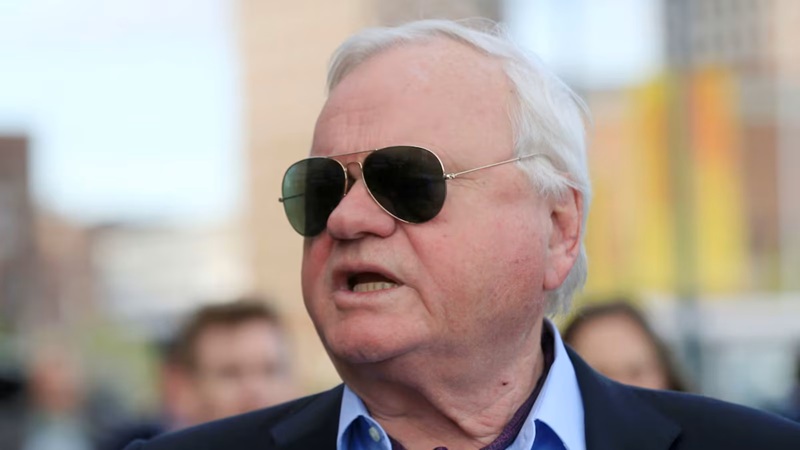 अरबपति जॉन फ्रेडरिक्स ने ब्रिटेन को कहा 'नरक', बेच रहे करीब 2900 करोड़ ...