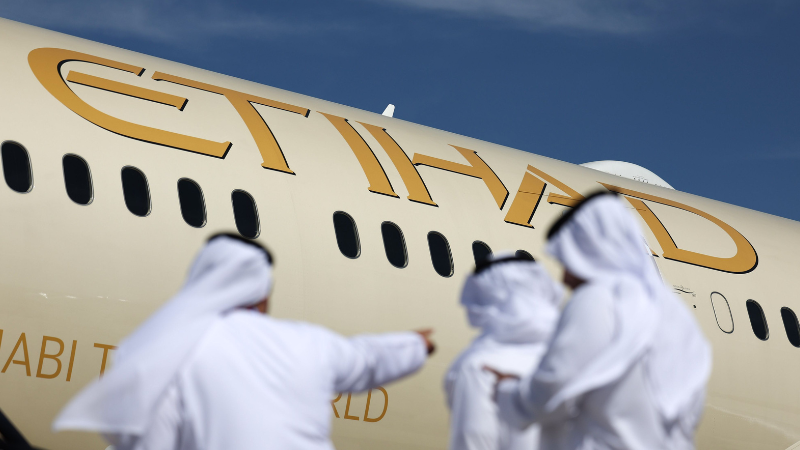 यूएई एयरलाइन एतिहाद एयरवेज ने बोइंग 787 के पायलटों को दिए निर्देश | UAE ...