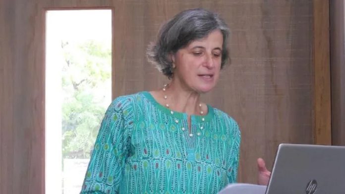 फ्रांसिस्का ओर्सिनी को वीजा नियम तोड़ने की वजह से किया गया डिपोर्ट ...