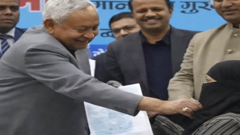 हिजाब विवाद: नुसरत परवीन को झारखंड का कोई आधिकारिक ऑफर नहीं | Hizab ...